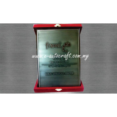 CUSTOMIZE PLAQUEvelvet box + 2D etching black antique